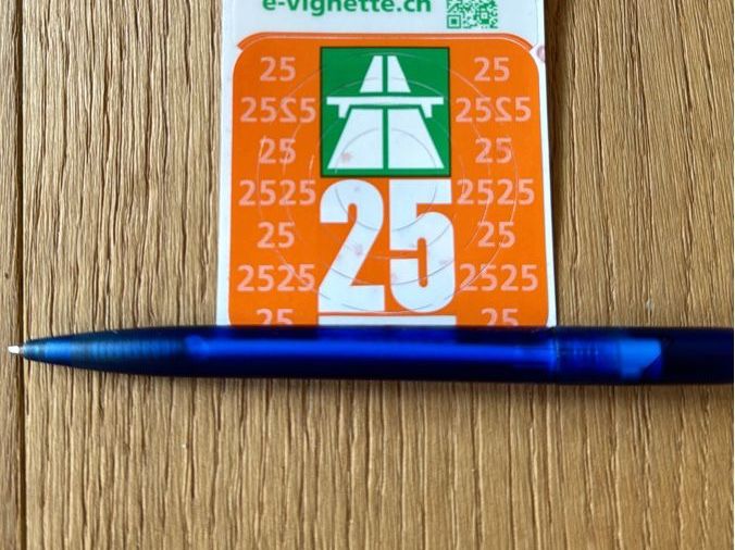 Autobahn Vignette 2025 (Neu und originalverpackt) in Raron für CHF 36 – mit Lieferung auf ...