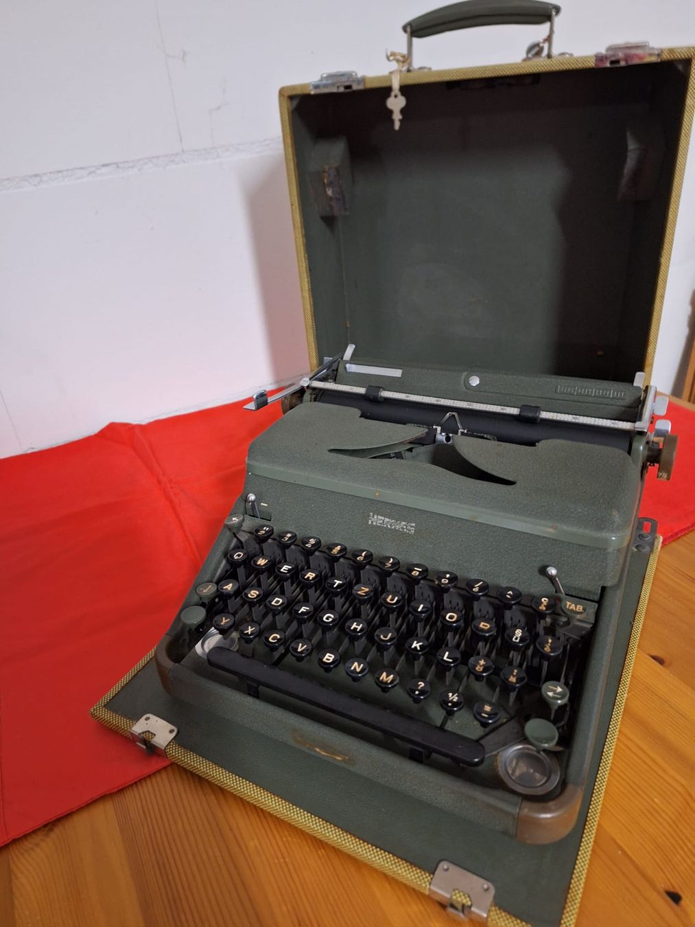 Schreibmaschine Hermes 2000 Hermes Baby) mit Originalkoffer (Gebraucht ...