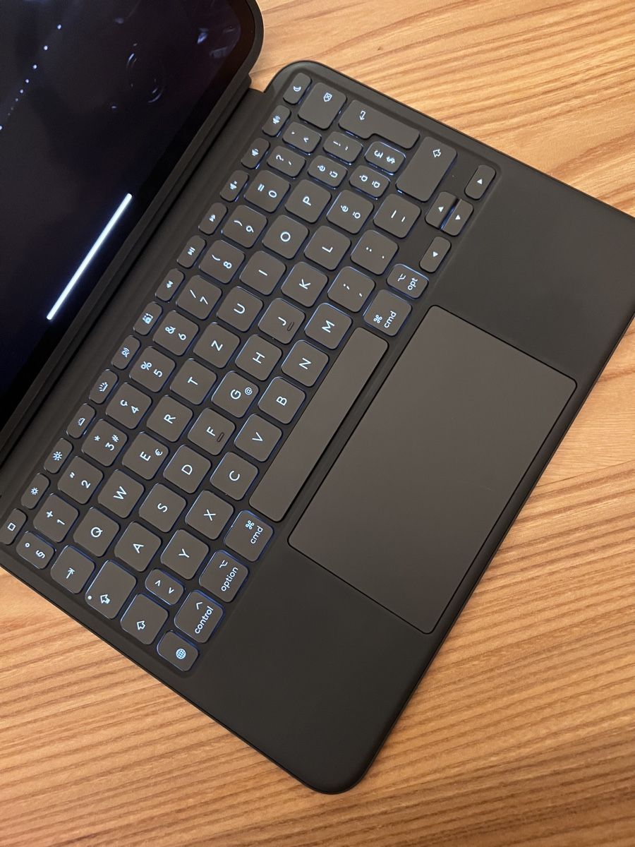 Logitech Combo Touch Case für das iPad Pro 11" (M4). (Gebraucht) in ...