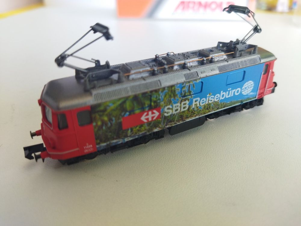 E-Lok Re 4/4 II "Reisebüro Kuoni" der SBB von Arnold N (Neu und originalverpackt) in La Chaux-de ...