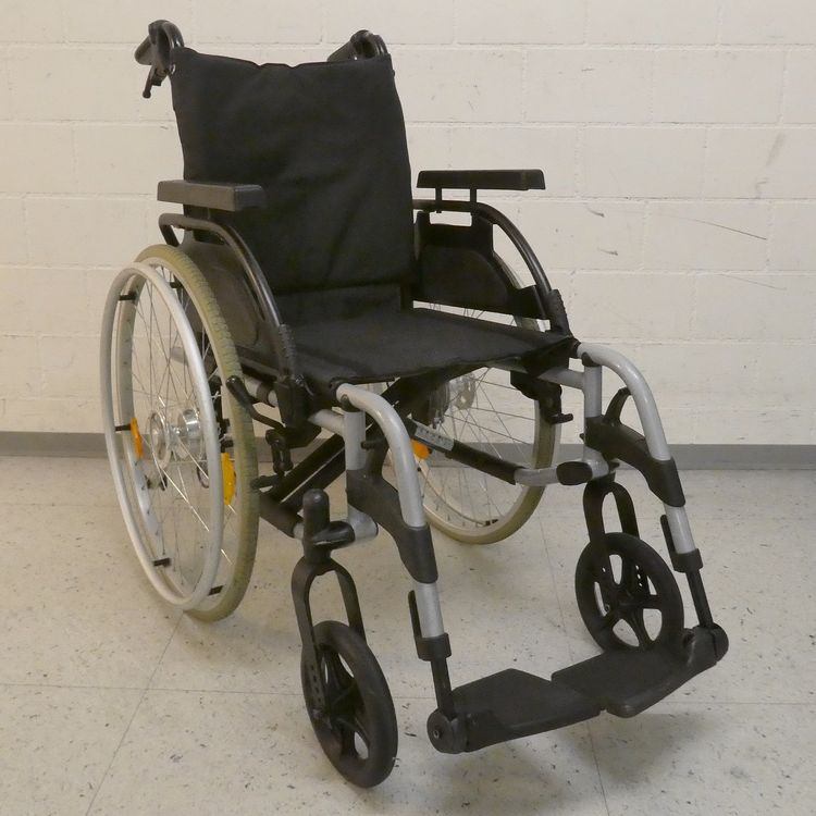 Rollstuhl Breezy, SB 41 cm, Zusatzbremsen, nur CHF 219 | Kaufen auf Ricardo