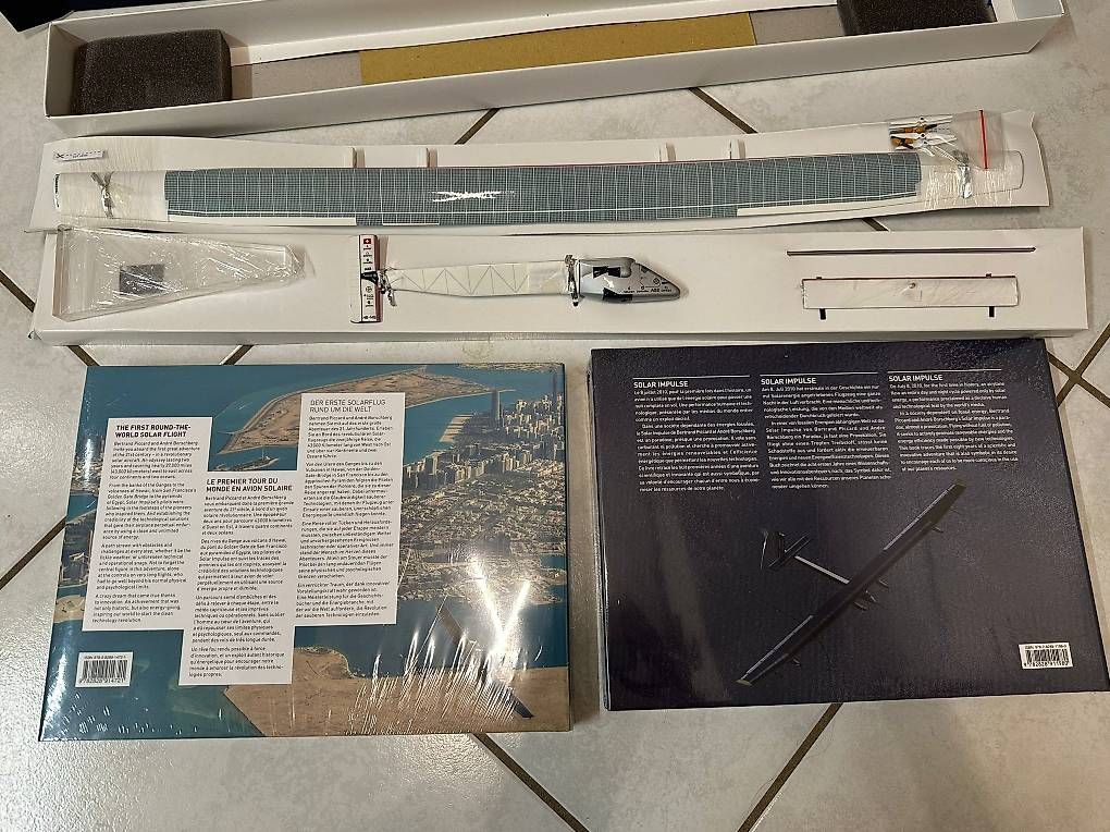 Solar impulse 2 books and model / maquette Limited NEW (Neuf avec ...
