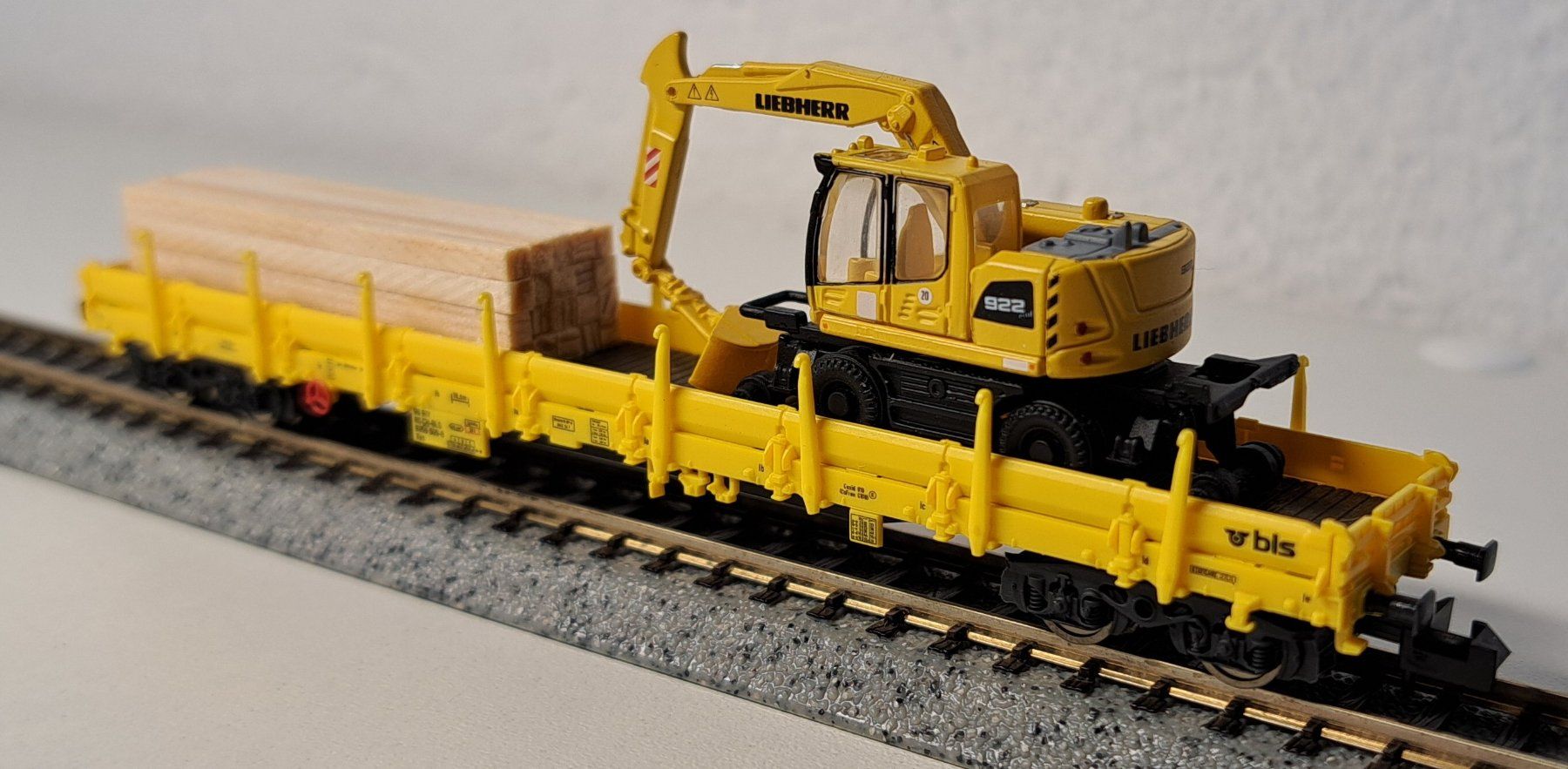 BLS Lötschberg Bahn Bauwagen mit Bagger Liebherr Spur N (Gebraucht) in ...