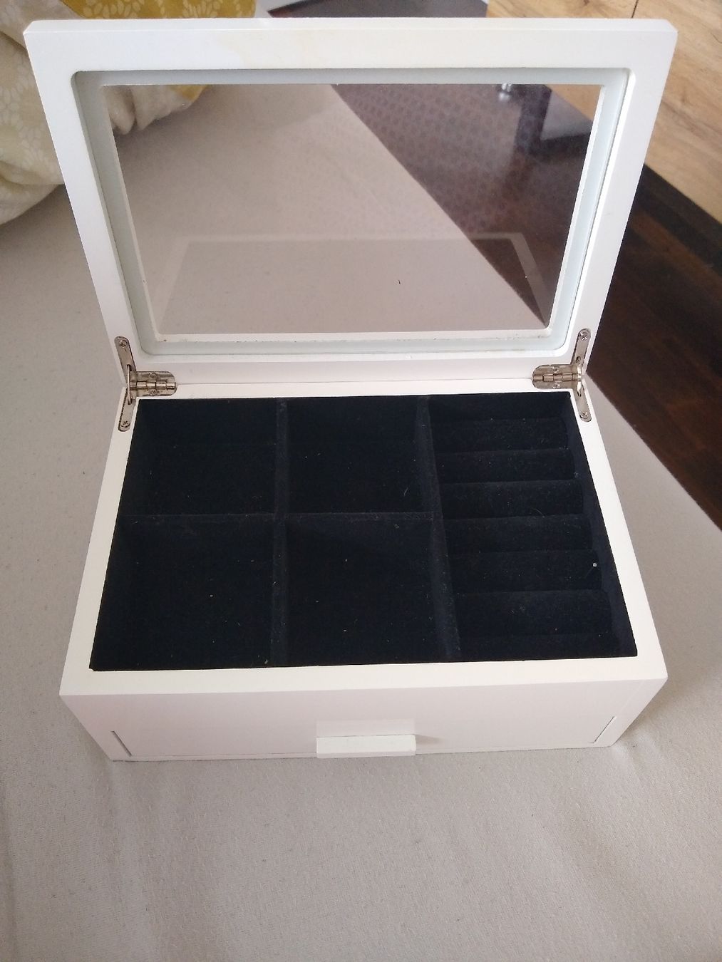 Like NEW! White modern wood and glass jewelry box (Neu (gemäss ...