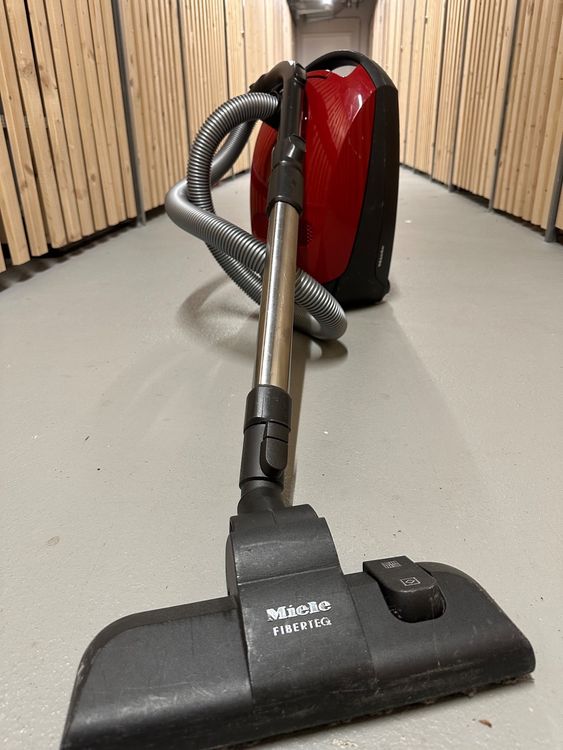 MIELE Classic C1 red Vacuum Cleaner (Gebraucht) in Zürich für CHF 59 ...
