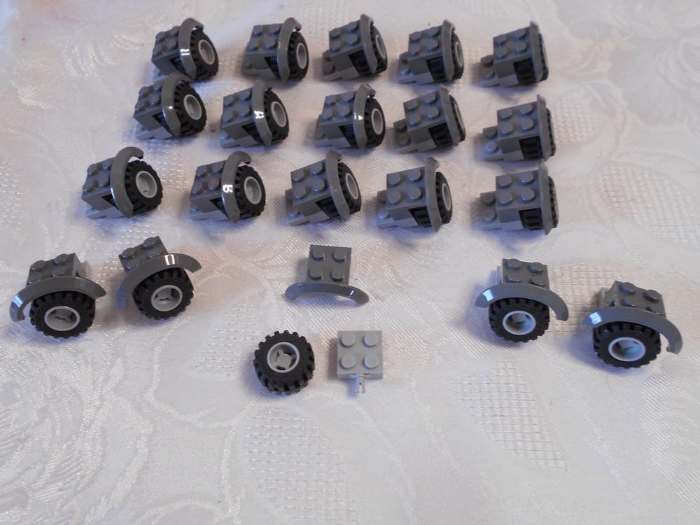 20 Lego Räder mit Radkasten ( Set 749 ) (Gebraucht) in Niederuzwil für ...