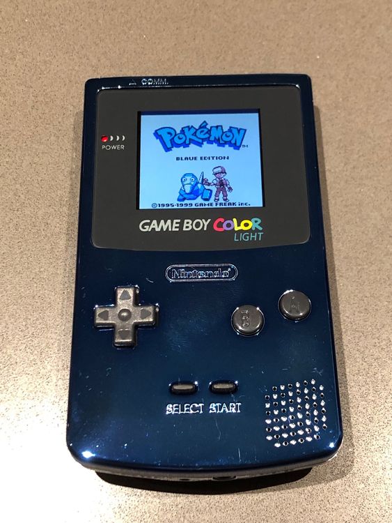 Gameboy Color Light dunkelblau (glänzend) inkl. Spiel | Kaufen auf Ricardo