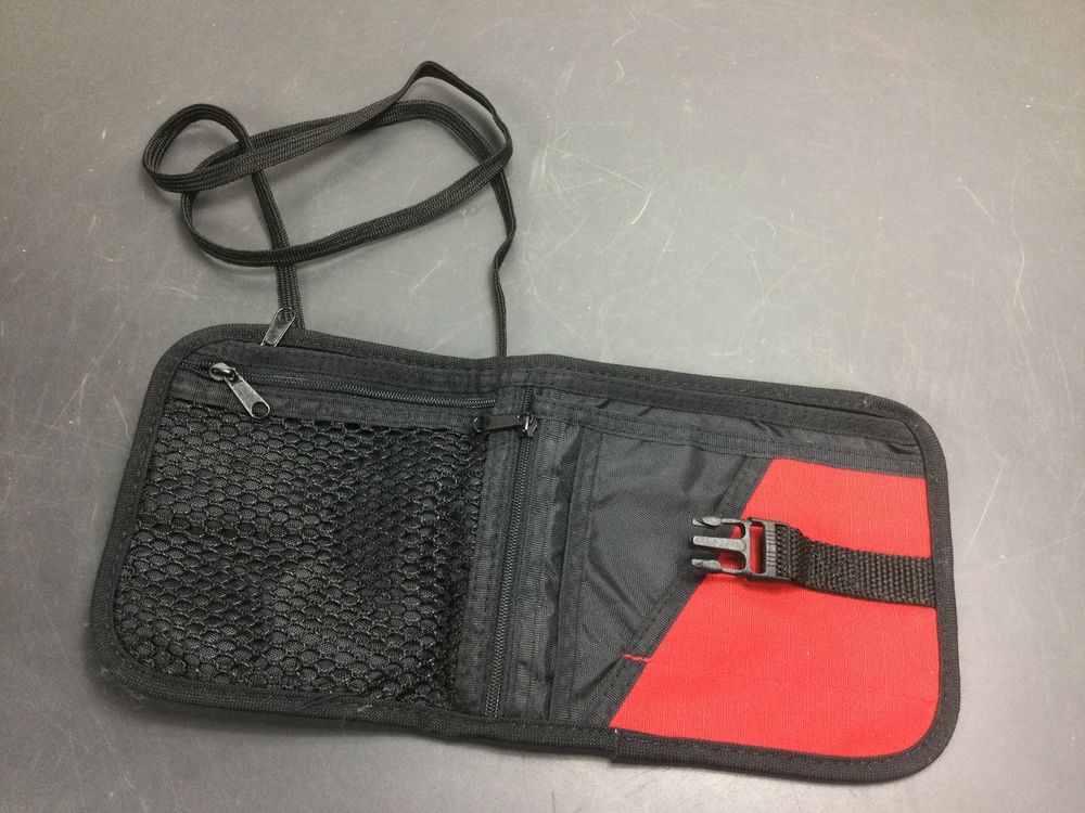 Kleine Ferrari Tasche zum umhängen (Gebraucht) in Wangen SZ für CHF 29 ...