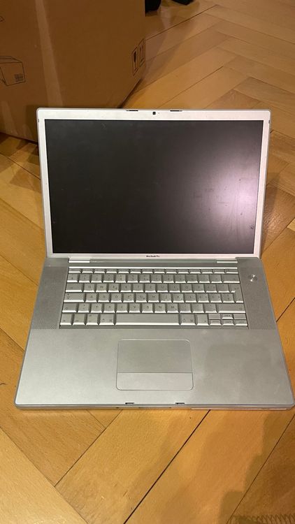 MacBook Pro 15" Core Duo Model A1150 (Defekt) in für CHF 6 – mit ...