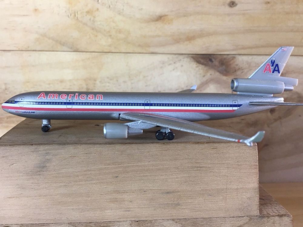 Modellflugzeug __ AA __ McDonnell Douglas MD11 __ 1:500 (Gebraucht) in ...