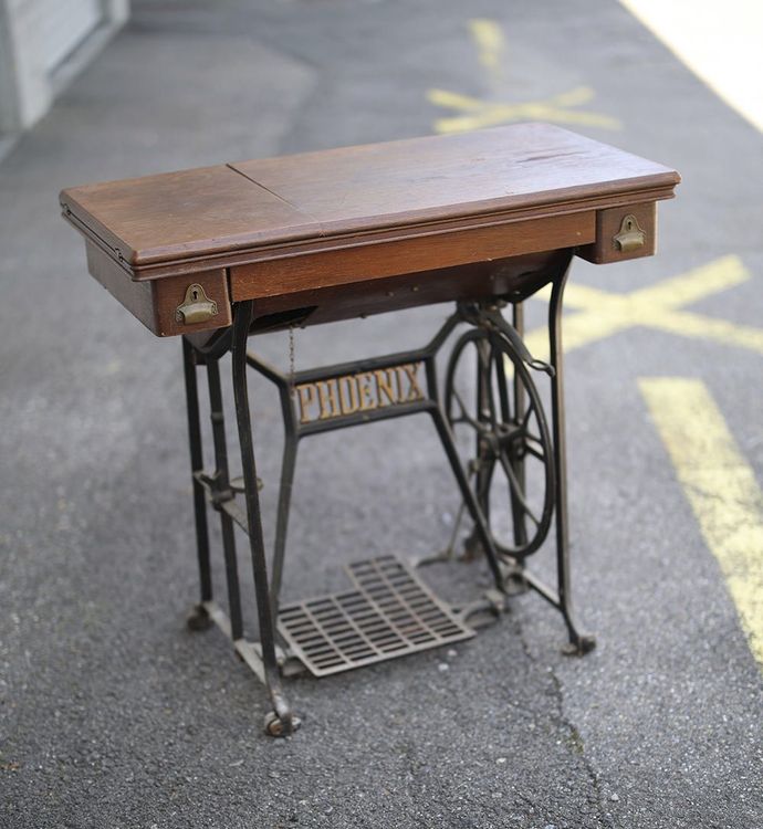 Nähmaschine PHOENIX antik (Gebraucht) in Bauma für CHF 10 – nur Abholung auf Ricardo kaufen