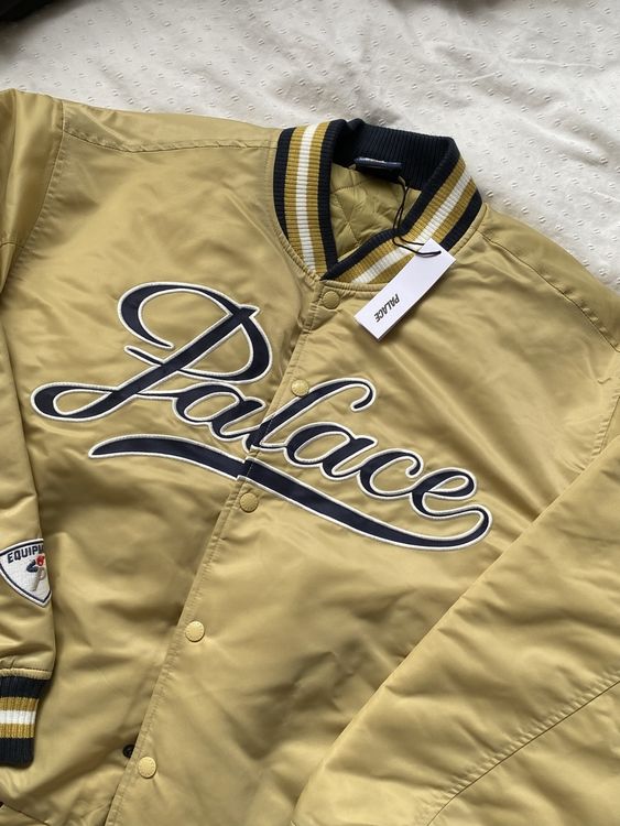 Palace Varsity Jacket XL Gold (Neu und originalverpackt) in Bulle für ...