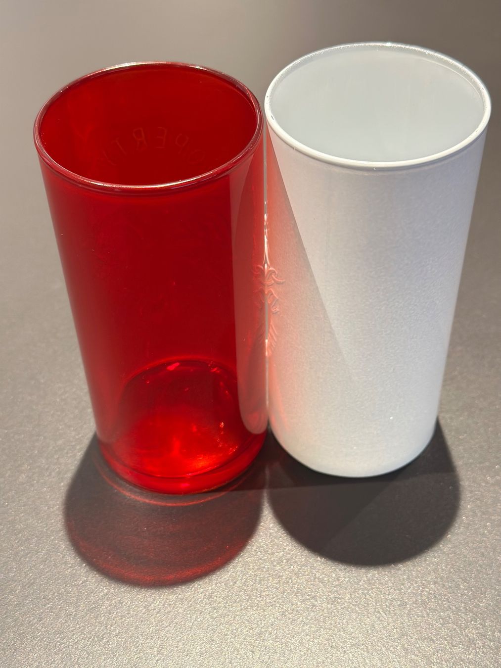 2 Coca Cola Gläser, Hutchinson Design, rot und weiss (Gebraucht) in ...