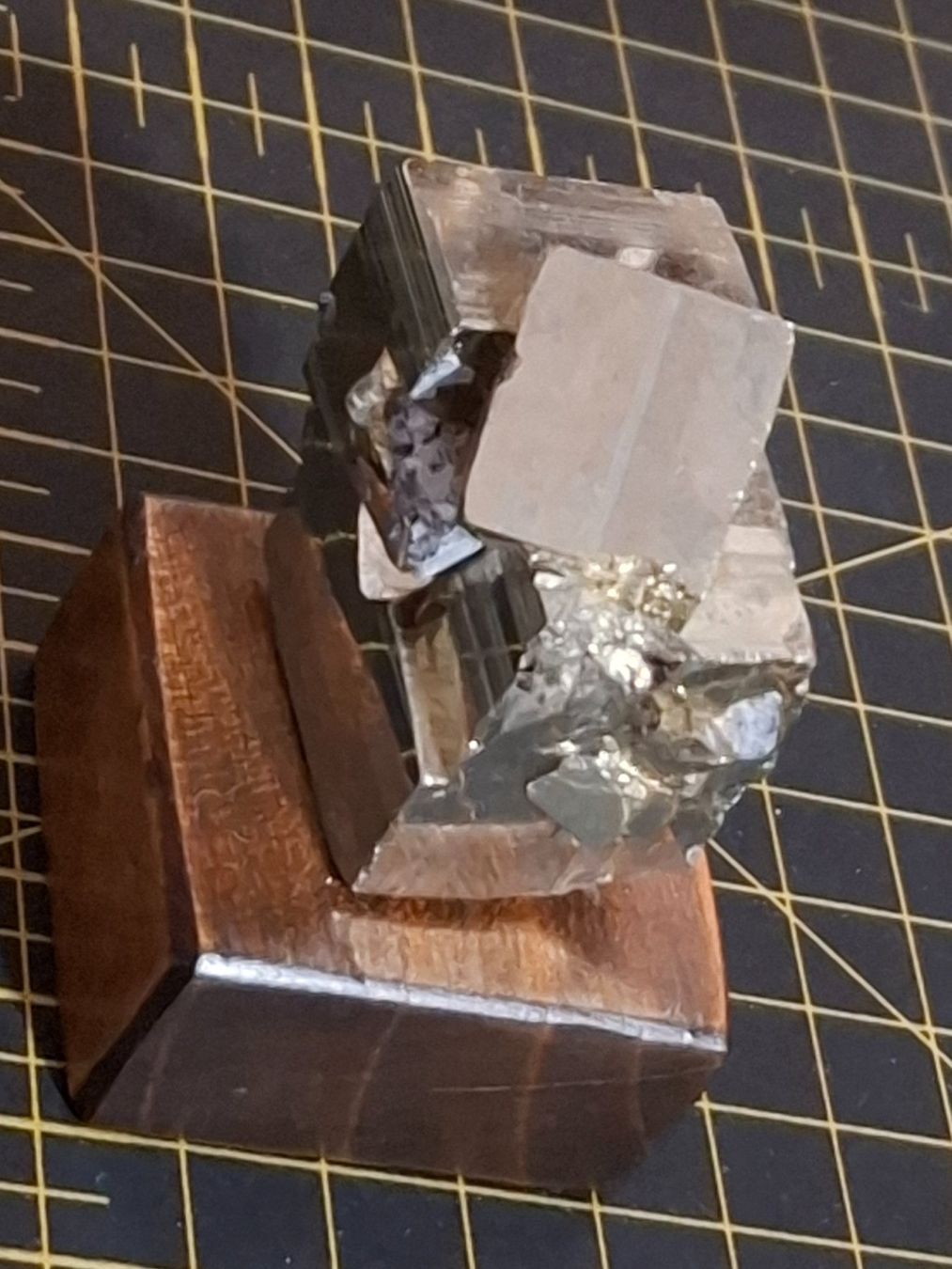 Pyrit 136 Gramm (Gebraucht) in Zwieselberg für CHF 10 – mit Lieferung auf Ricardo kaufen