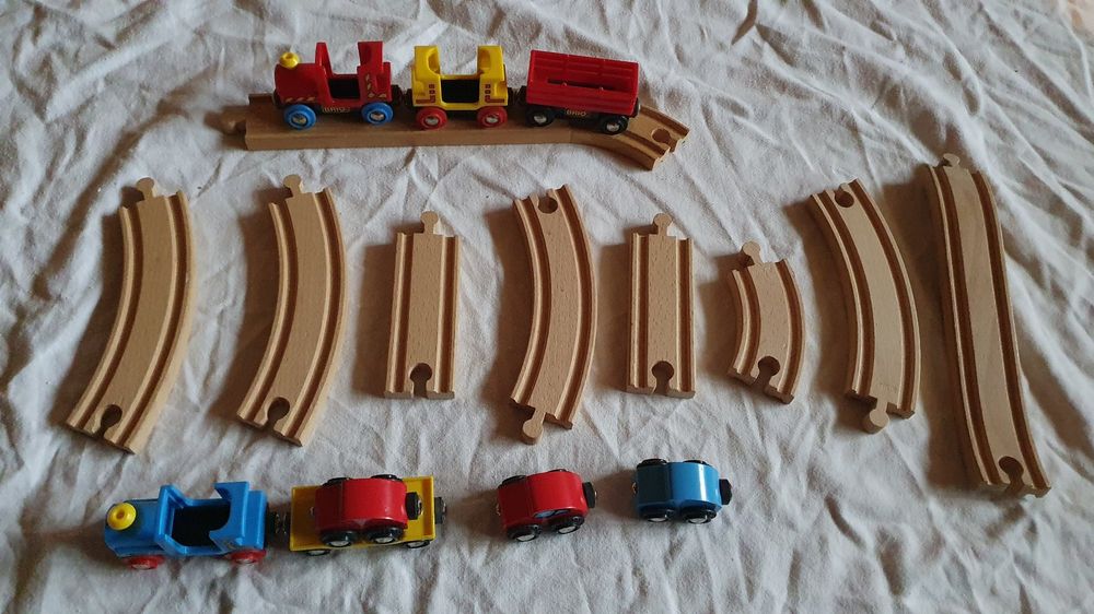 Teile für Brio Holzeisenbahn Schienen 2x Lok Zug Autos (Gebraucht) in ...