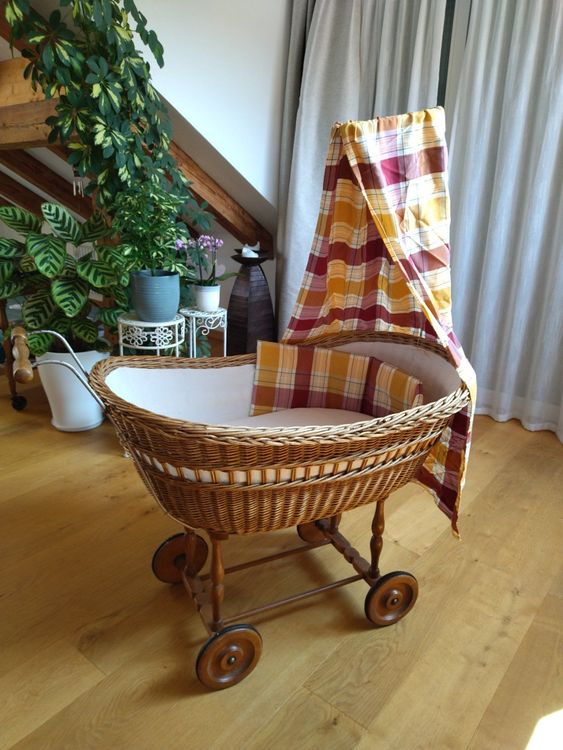 Schöner alter Stubenwagen | Kaufen auf Ricardo