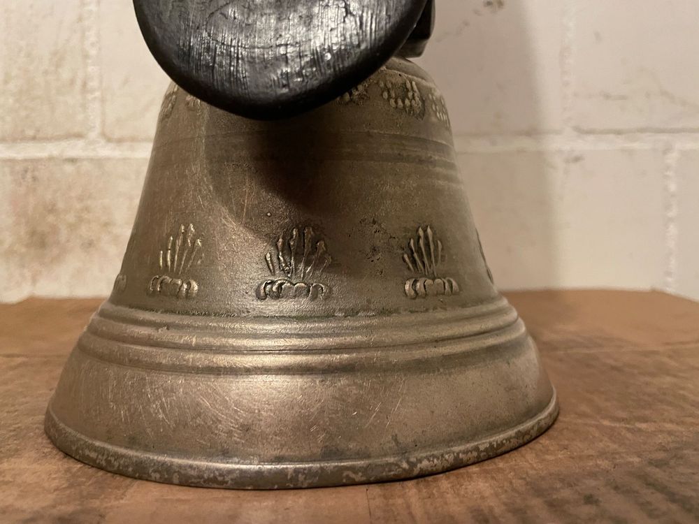 Antike Glocke ab 1.00 Fr. (Gebraucht) in Birrhard für CHF 1 – mit ...