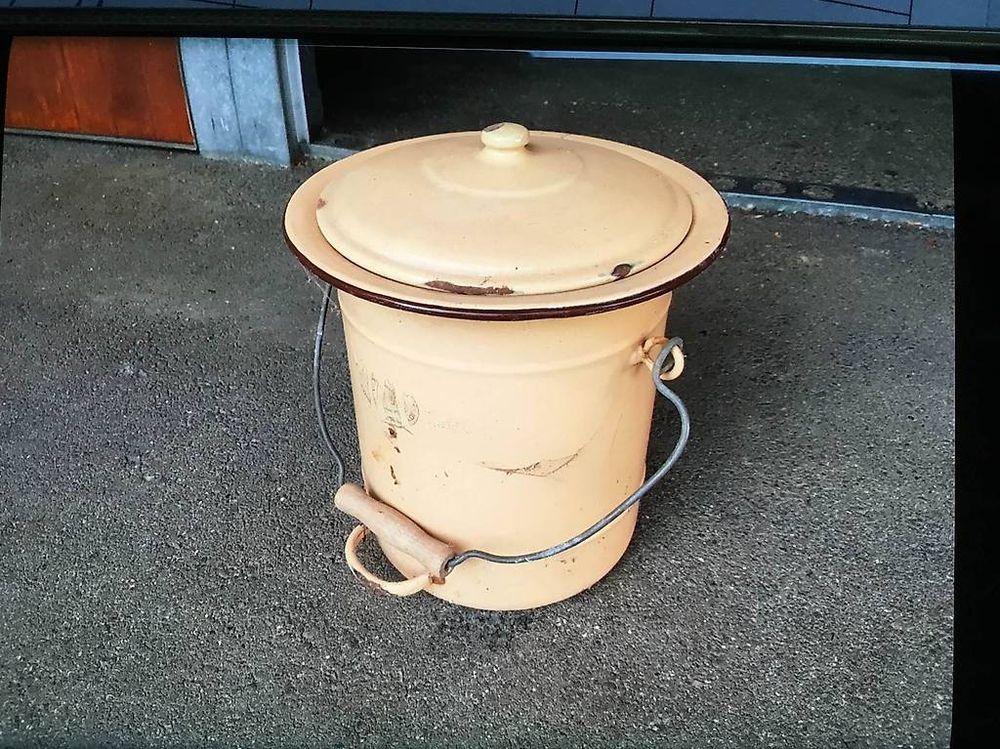 Ancien bidon en métal émaillé (Gebraucht) in Corsier sur vevey für CHF ...