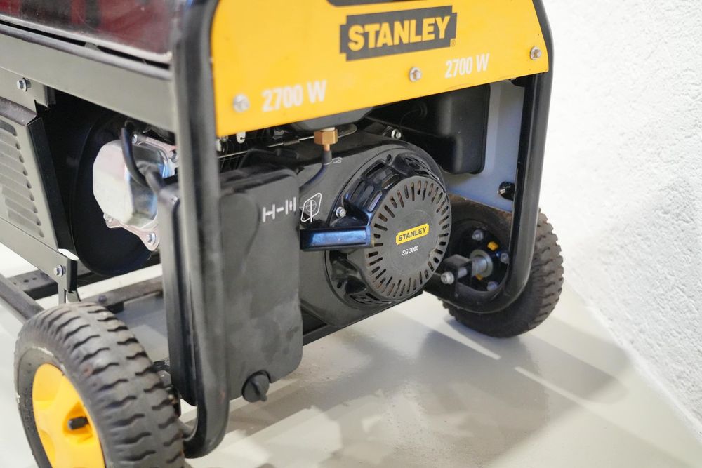 Stanley SG 3000 Benzin Generator Stromerzeuger 2700 Watt (Gebraucht) in ...