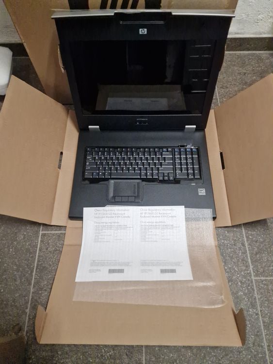 HP TFT7600 G2 - Rackmount Keyboard & Monitor KVM Konsole NEU (Neu und ...