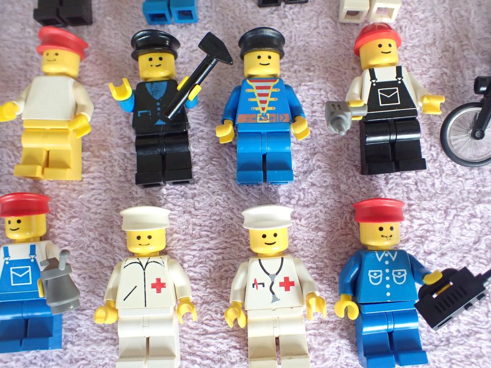25 schöne komplette Lego Männchen Figuren (Gebraucht) in Geroldswil für ...