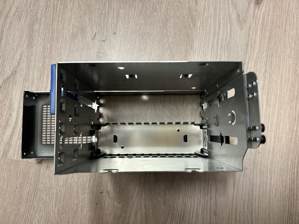 HP ML350 G9 LFF Media Cage Kit, PN:726545-B21, SP:768951-001 (Gebraucht ...