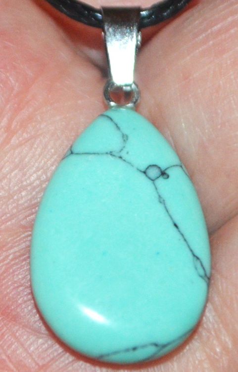 Halskette X-526 – Tropfen Türkis – 2,3x1,6 cm (Neu und originalverpackt ...