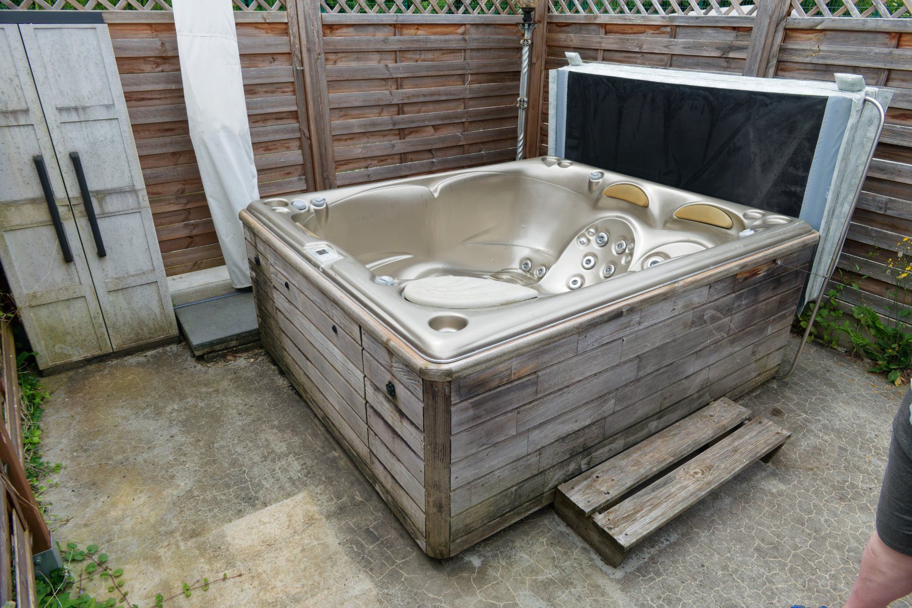 Jacuzzi extérieur usagé, ☀️ 4 places, à donner. (D'occasion) à Grolley ...