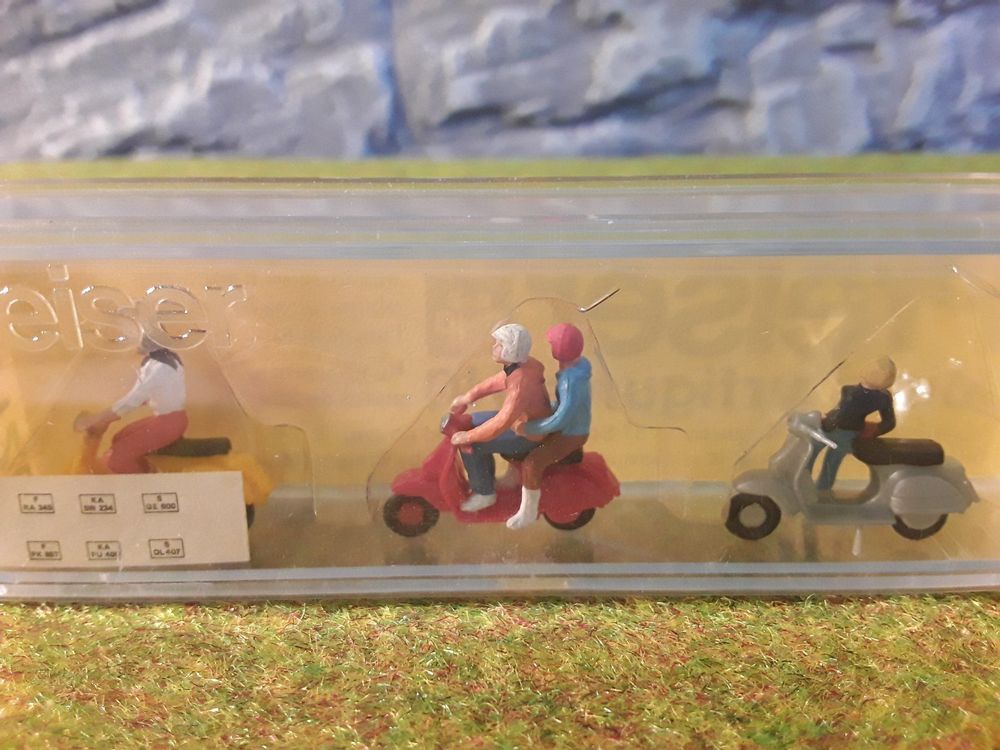 Modelleisenbahn _ Preiser _ 3 Vespa Fahrer _ Spur H0 | Kaufen auf Ricardo