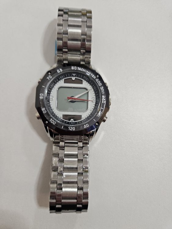 Gut erhaltene Herrenuhr im Sport Design mit Digitalanzeige (Gebraucht ...
