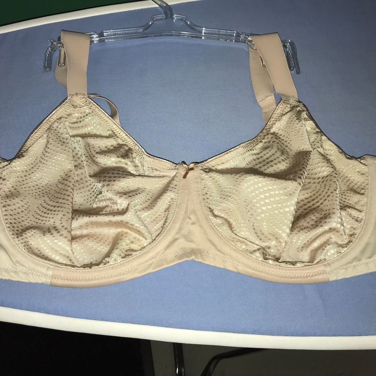 Triumph BH 90C, hautfarbig | Kaufen auf Ricardo