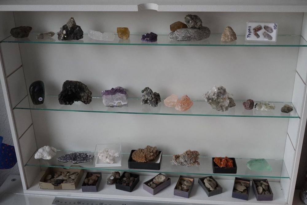 Vitrine voller Mineralien - Von Alaun-Flourit Lot7 | Kaufen auf Ricardo