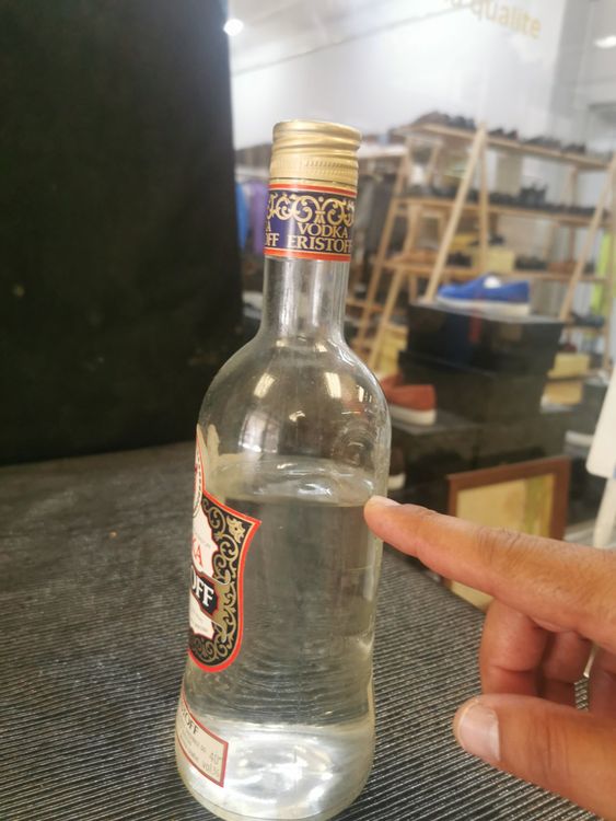 ANCIENNE BOUTEILLE DE VODKA ERISTOFF ENTAMÉE (Gebraucht) in Genève für ...
