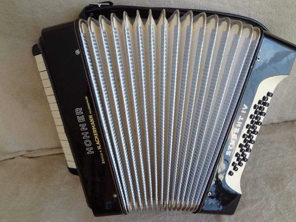 Hohner Student IV Remis à neuf à l'atelier. Avec coffre (Gebraucht) in ...