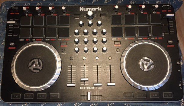 DJ Controller Numark Mixtrack Quad | Kaufen auf Ricardo