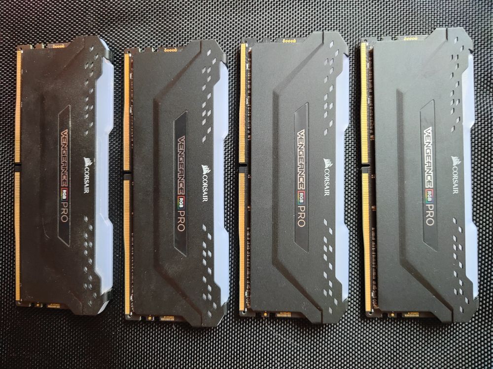 Corsair Vengeance RGB Pro 64GB (4x16GB) DDR4 3200MHz RAM (Gebraucht) in ...