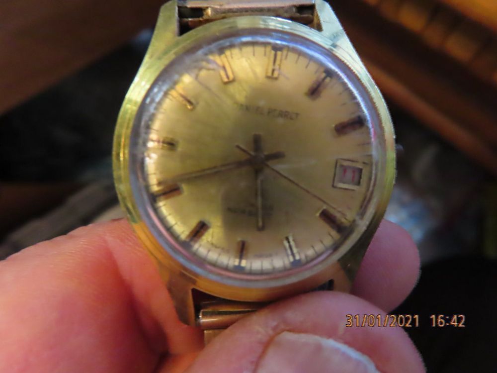 Daniel Perret UhrFehlt Krone läuft nicht (Defekt) in Oberdorf für CHF ...