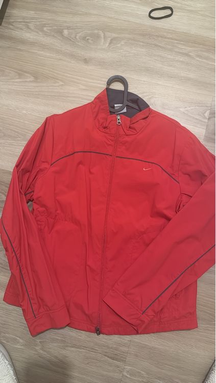 Red Nike Running Jacket - 10-12 M | Kaufen auf Ricardo