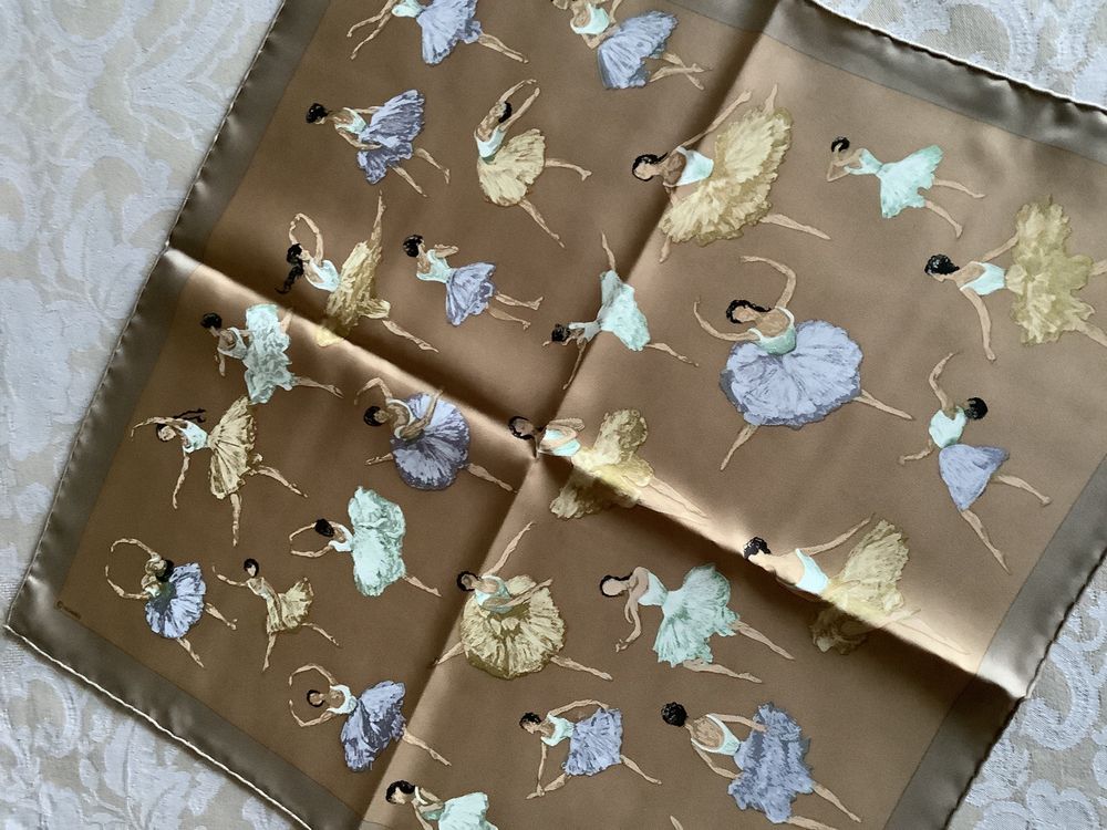 ORIGINAL HERMÈS GAVROCHE, 42 x 43 CM, TWILL SEIDE (Neu und ...