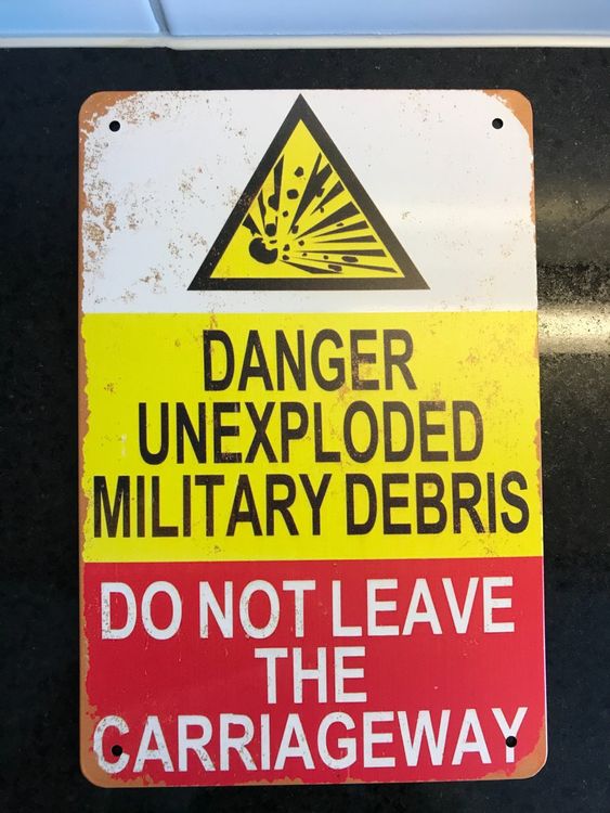 >TOP Fun- BLECHSCHILD Gefahr WAFFE Pistole USA Armee Militär (Neu und ...