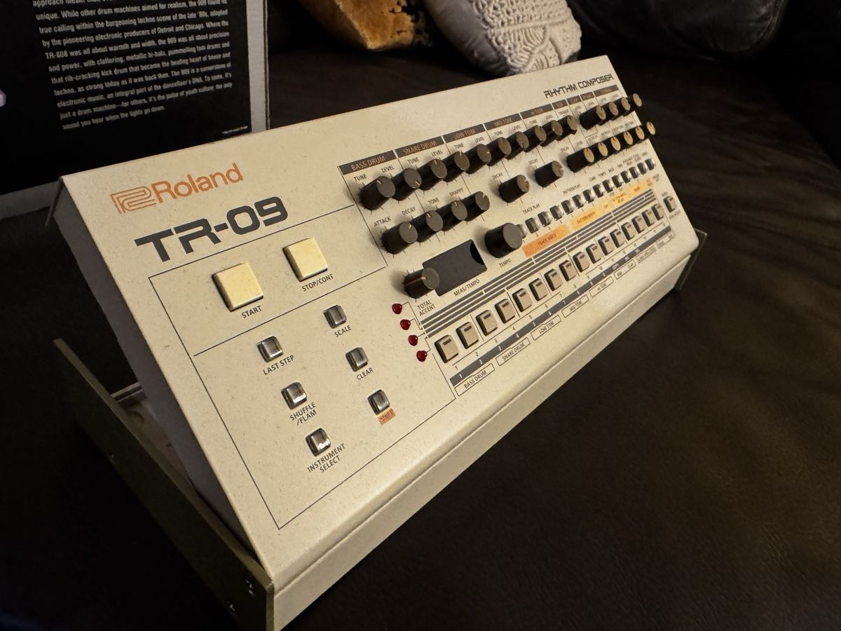 Roland TR-09 - Boutique TR-909 mit USB und Y-Kabel (Gebraucht) in ...