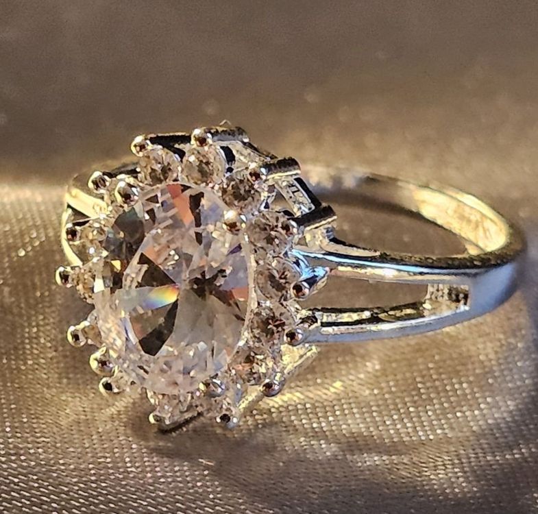 Eleganter Ring mit weissem Stein, 925 versilbert, Gr. 8 (Neu (gemäss ...