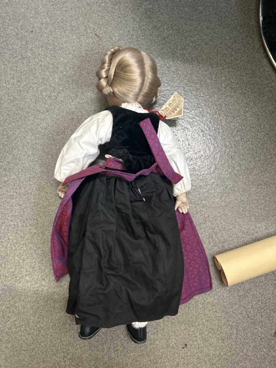 Anker-Bäbi Porzellan Puppe in Tracht, Sammlerstück! (Gebraucht) in ...