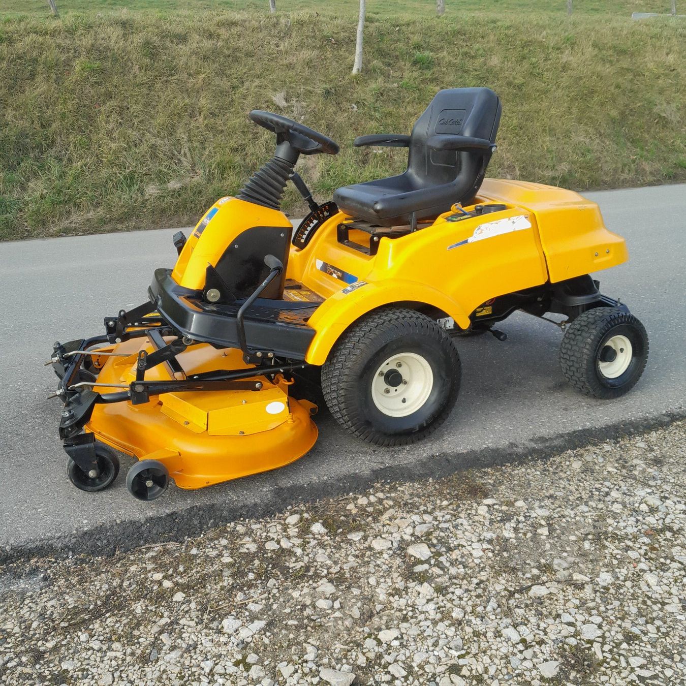 Tracteur Rasentraktor Mähwerk Traktor Cub-cadet zéro turn (D'occasion ...