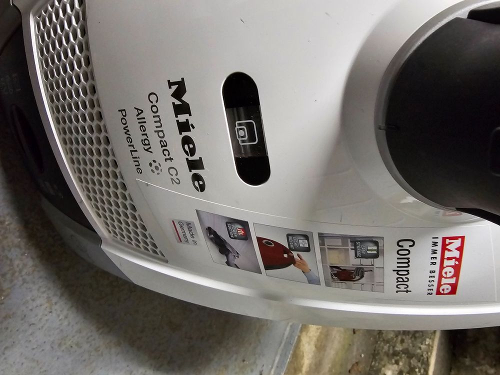 Miele Staubsauger Compact C2 1200 Watt - Top Zustand! (Gebraucht) in ...