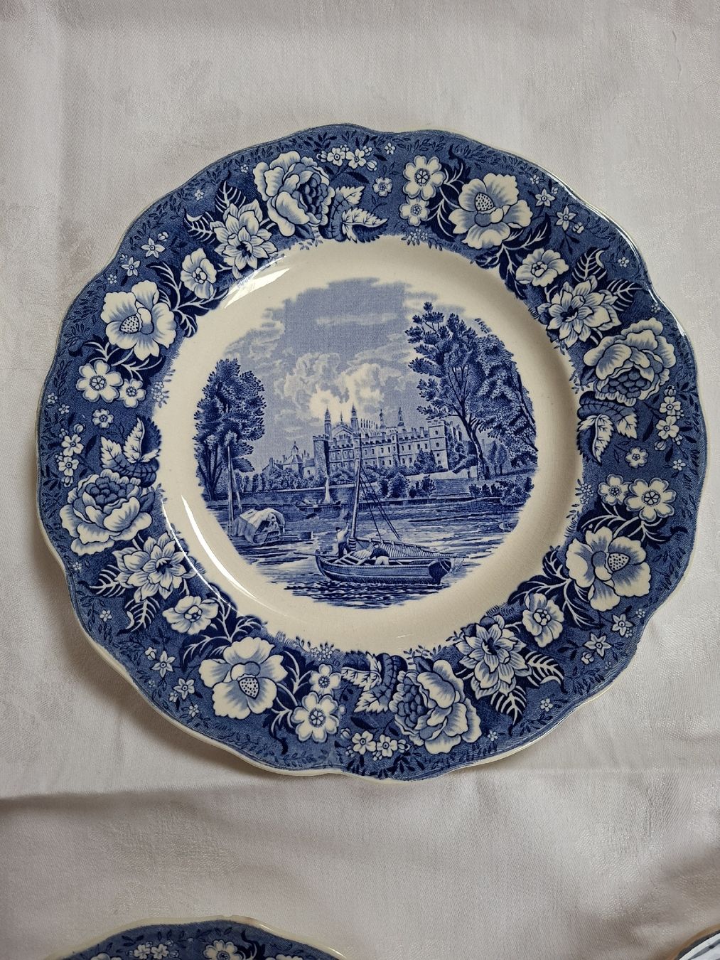 Thames River Scenes Teller, Palissy Pottery England lädiert (Defekt) in ...