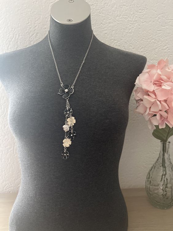 Schöne blumige Kette (Neu (gemäss Beschreibung)) in Seon für CHF 5 – mit Lieferung auf Ricardo ...