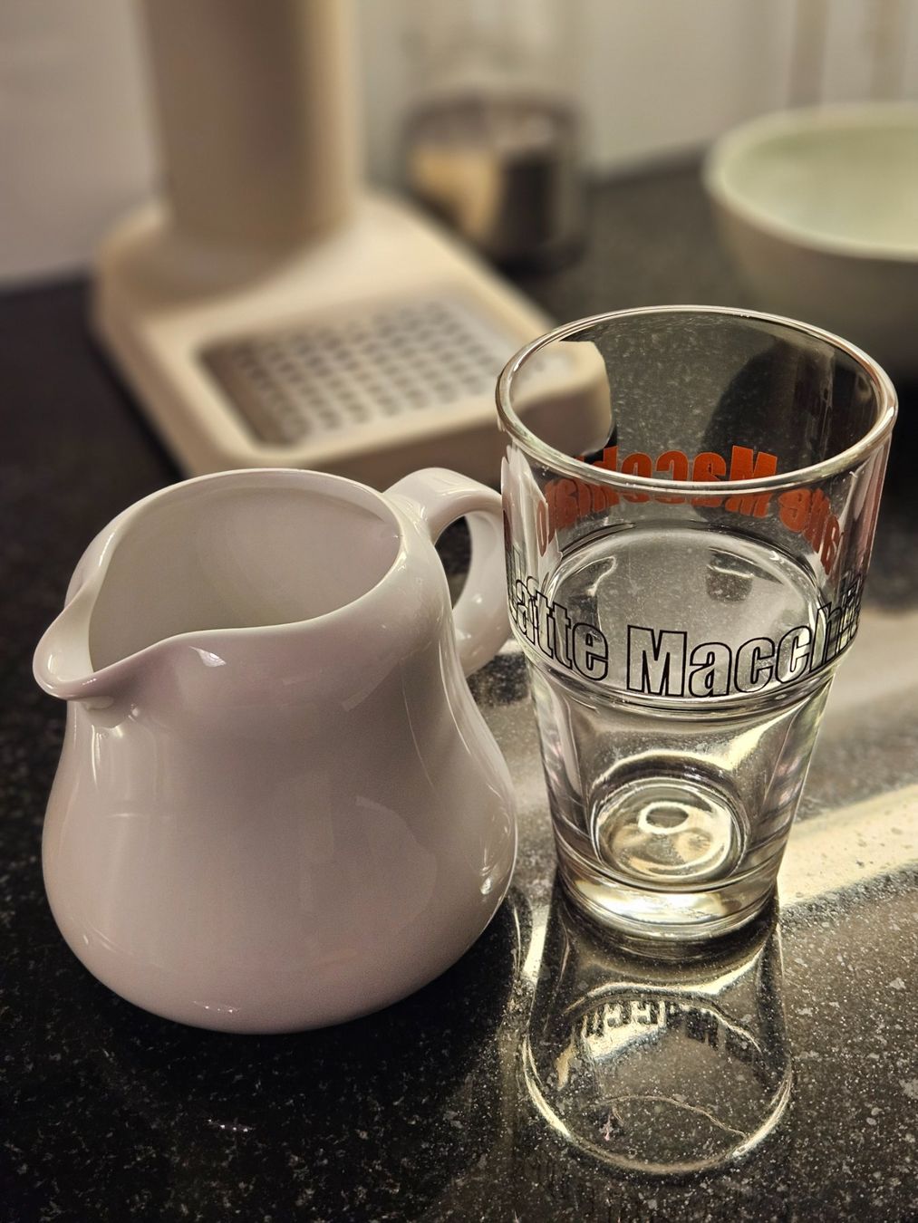 Latte Macchiato Glas und kleiner Milch/Rahm/Tee- Krug NEU (Neu (gemäss ...