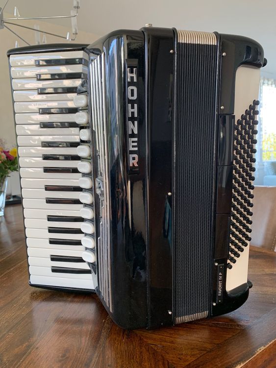 Akkordeon Favorit IV P von Hohner | Kaufen auf Ricardo