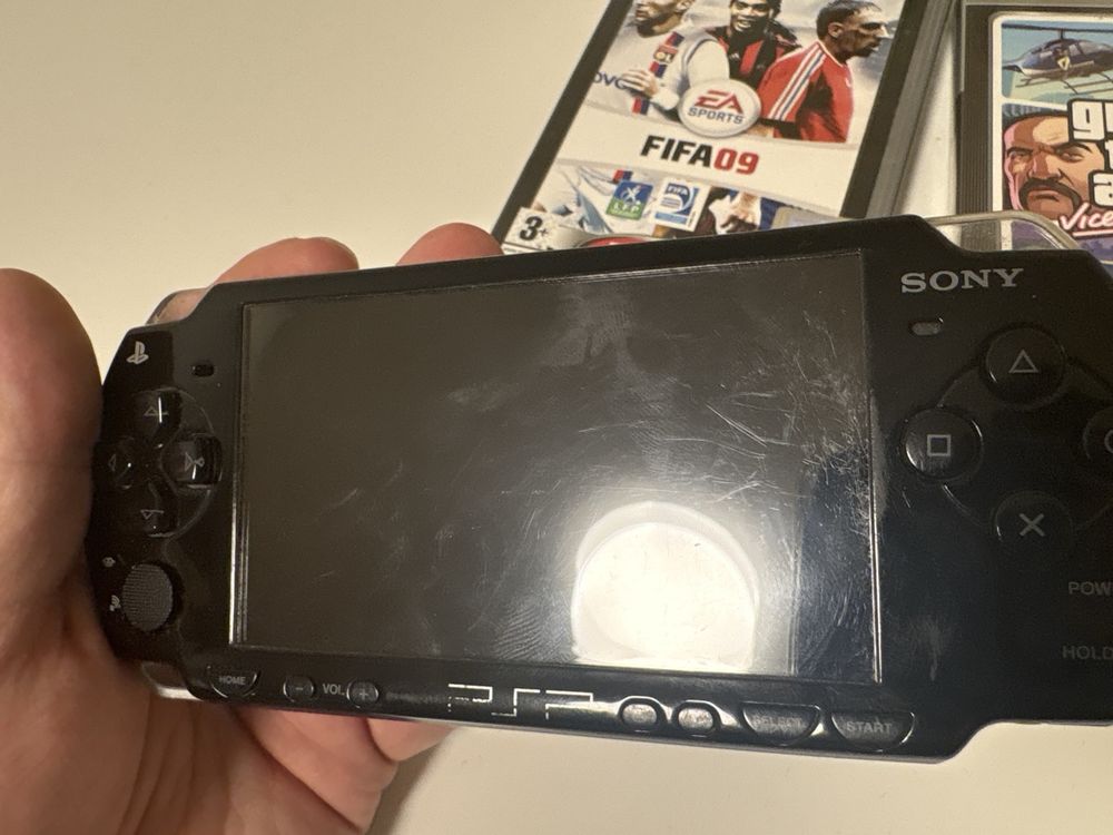 Psp 2004 + 2 games + charger + new battery 2400mah (Gebraucht) in ...